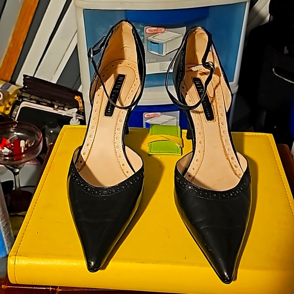 Nine West | Shoes | Nine Company Designer Shoes Sz 9 Black Leather ...